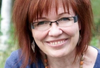 The Art of Standing (Still) under The Tree - SaimaaLife